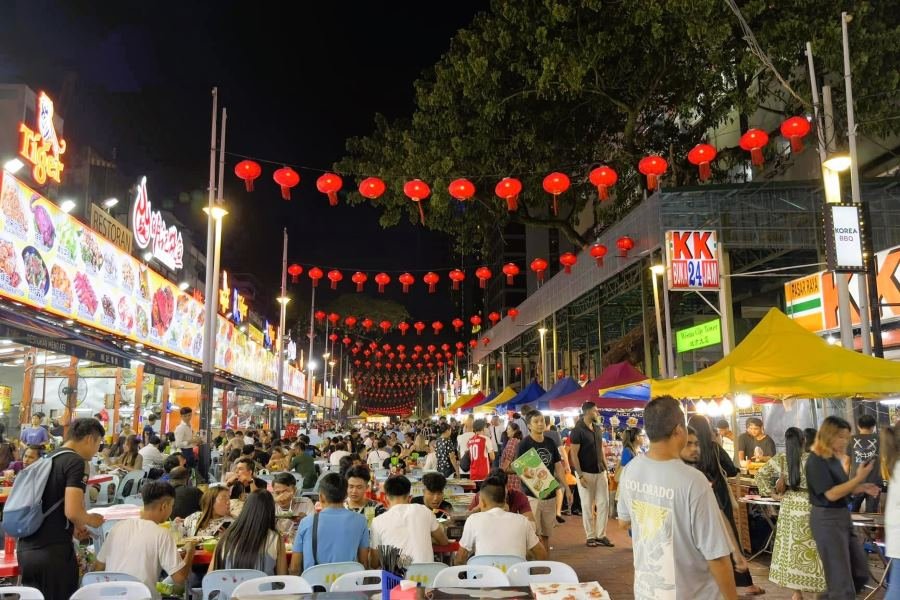 Kuala Lumpur Night Market (Jalan Alor) | Visit Malaysia 2026