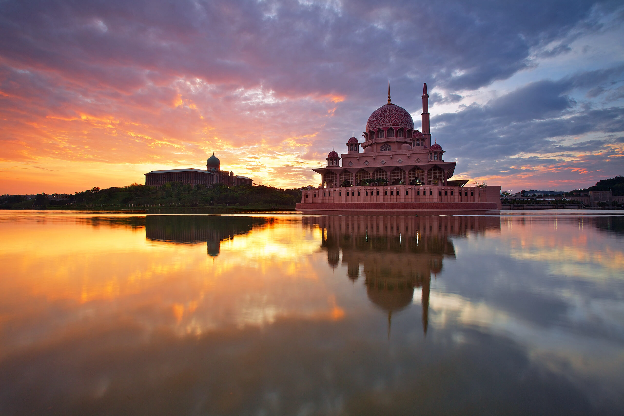 Masjid Putra Putrajaya – The Majestic Pink Mosque by the Lake | Visit ...